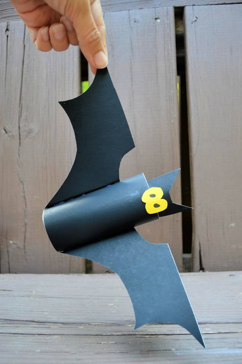 Fun and Easy Bat Craft for Kids: Flying Bats for Halloween